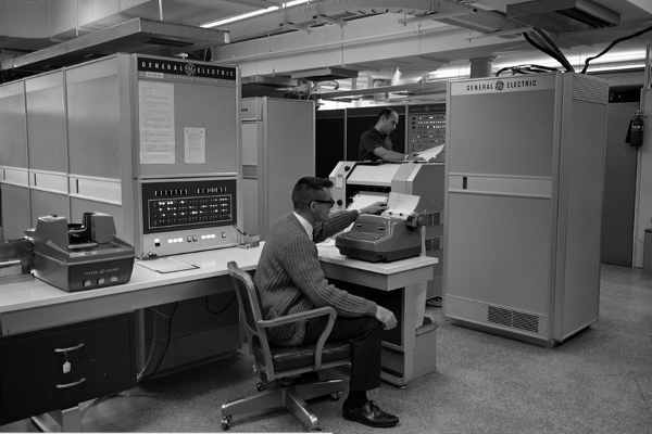 1 de mayo de 1964: Se escribe el primer programa en lenguaje BASIC ...